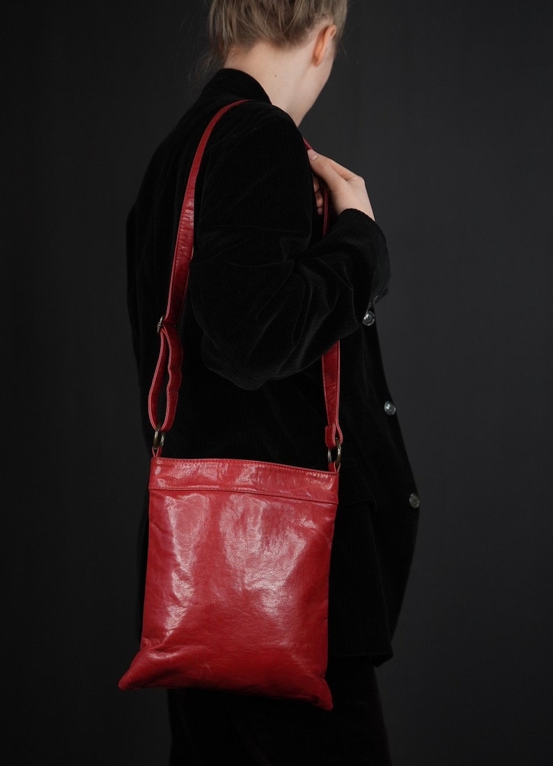 Vintage Red Leather Shoulder Bag With Metal Fastener Vera Pelle, Made ...