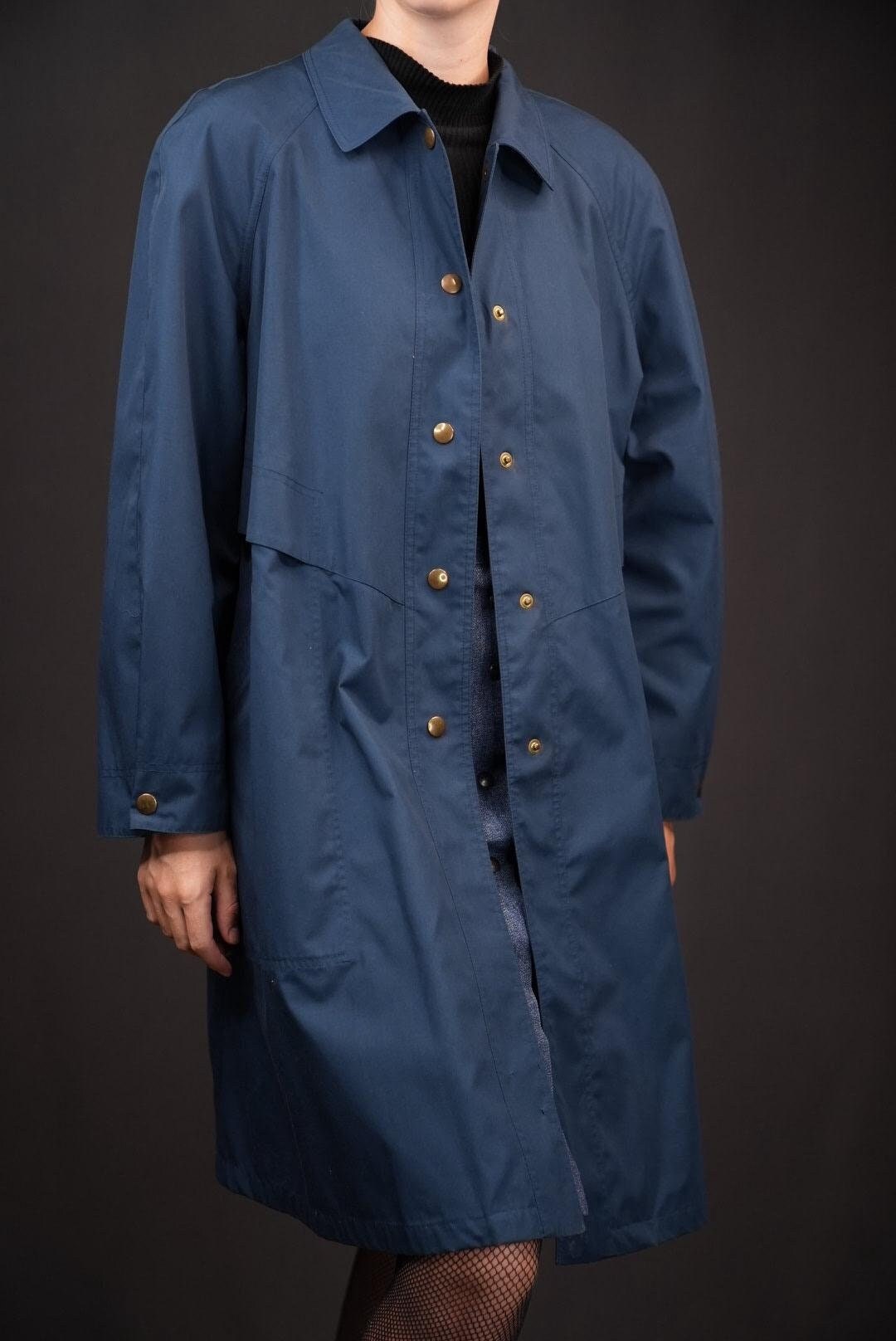 Vintage Rain Overcoat in Navy Blue With Snap Buttons | 1980s | Women's ...
