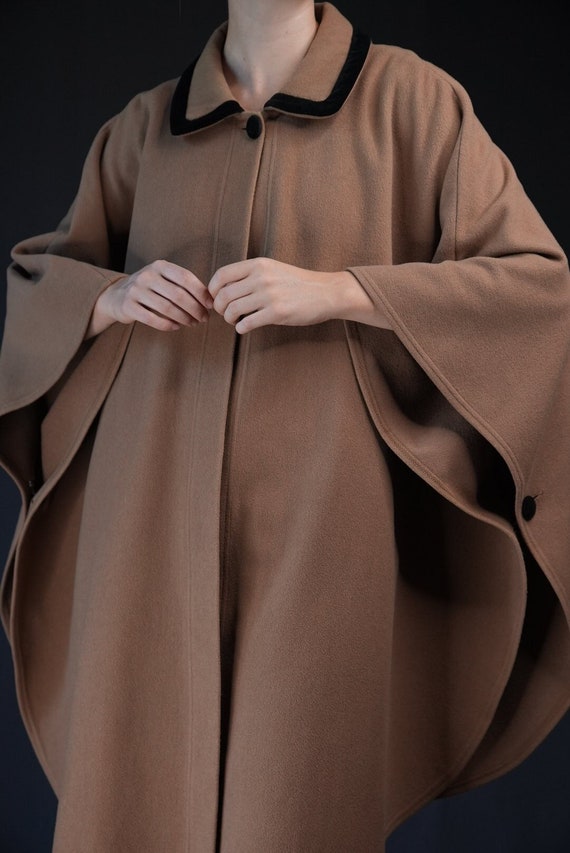 Vintage Wool Cape with black Velvet Details | Elizabe… - Gem