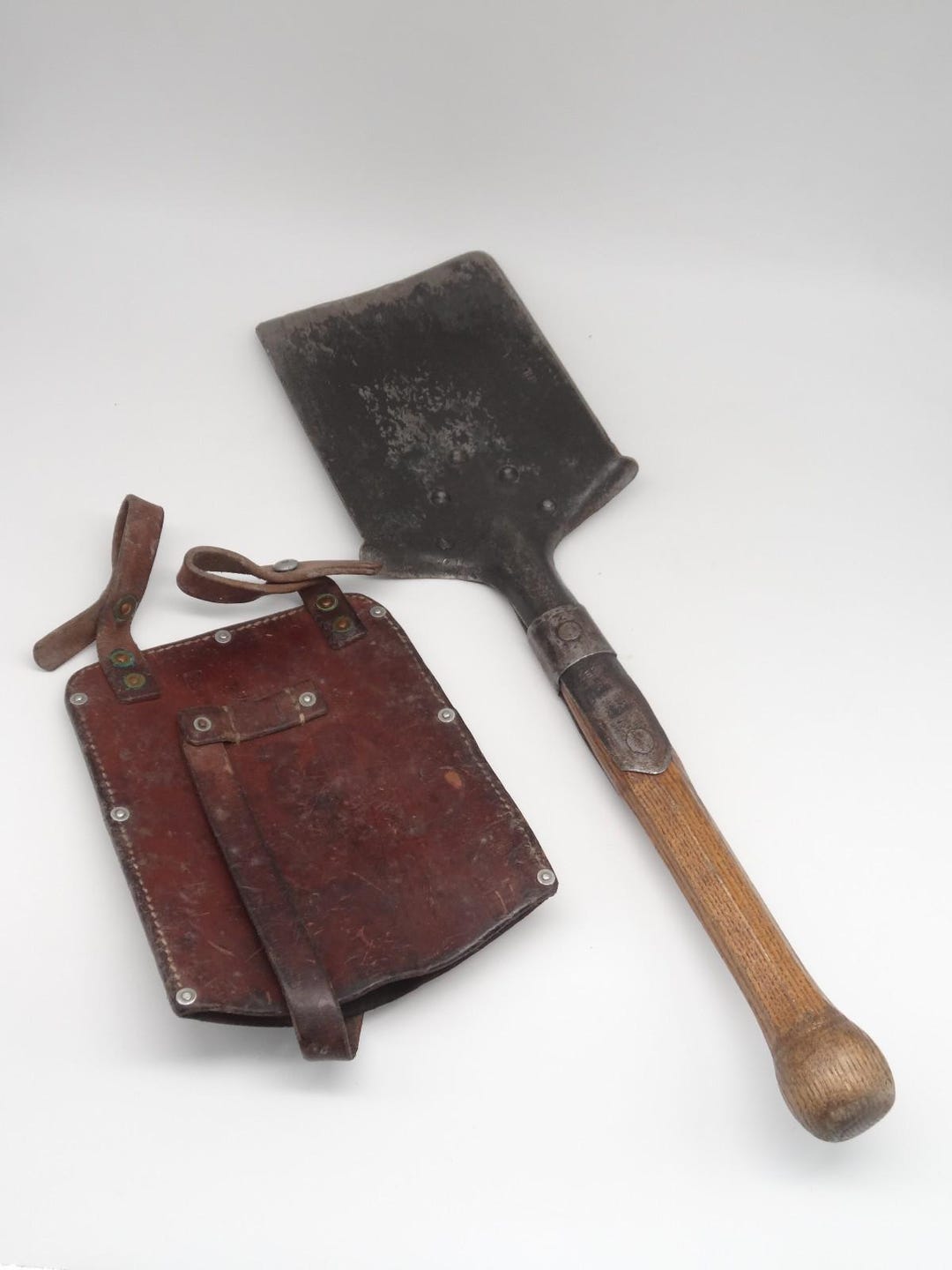 Swiss Army Military Entrenching Tool WW2 Leather Sheath Shovel Spade ...