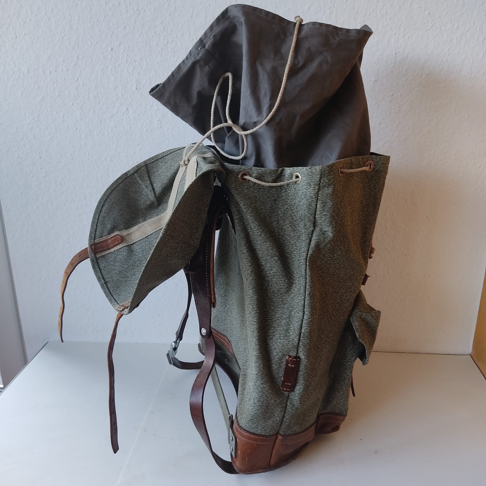 Swiss Army Military Backpack Rucksack 1970 Canvas Salt & Pepper ...