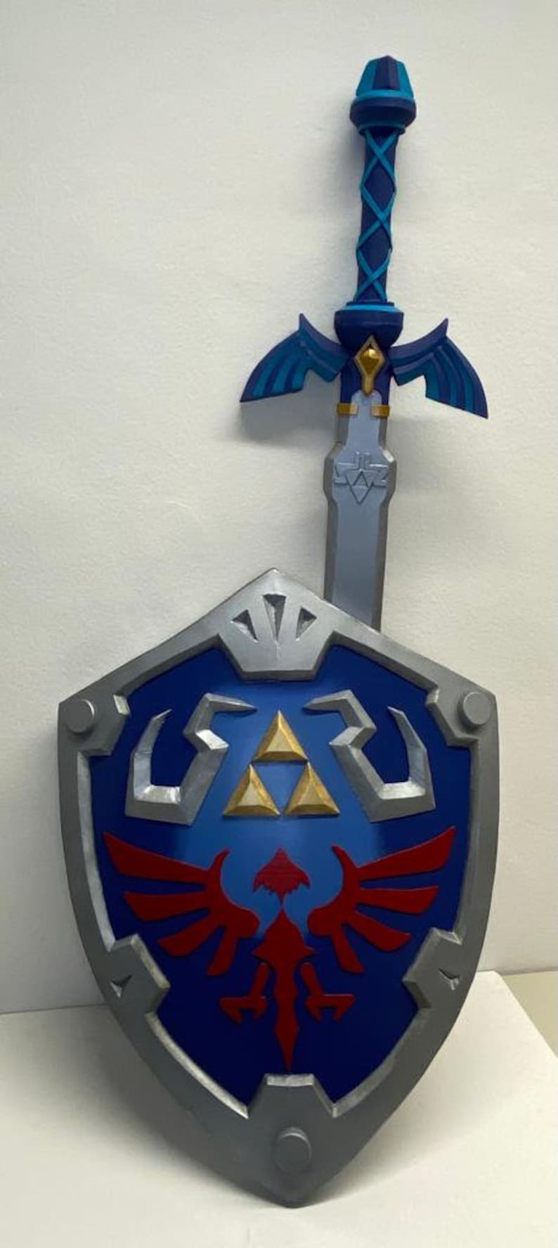 Zelda Breath of the Wild LINK Hylian Shield, Master Sword, Armor no ...