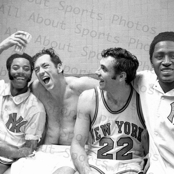 Reggie Miller Gives Choke Sign to NY Knicks Super Fan Spike Lee - Etsy