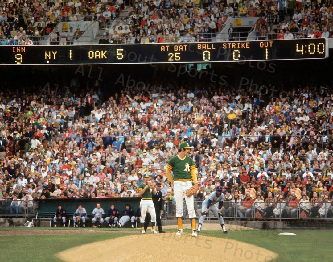 Rollie Fingers Pitching in the 1973 World Series - Etsy