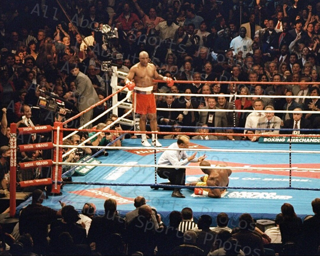 Michael Moorer Goes Down to George Foreman Who Becomes Champ - Etsy Canada