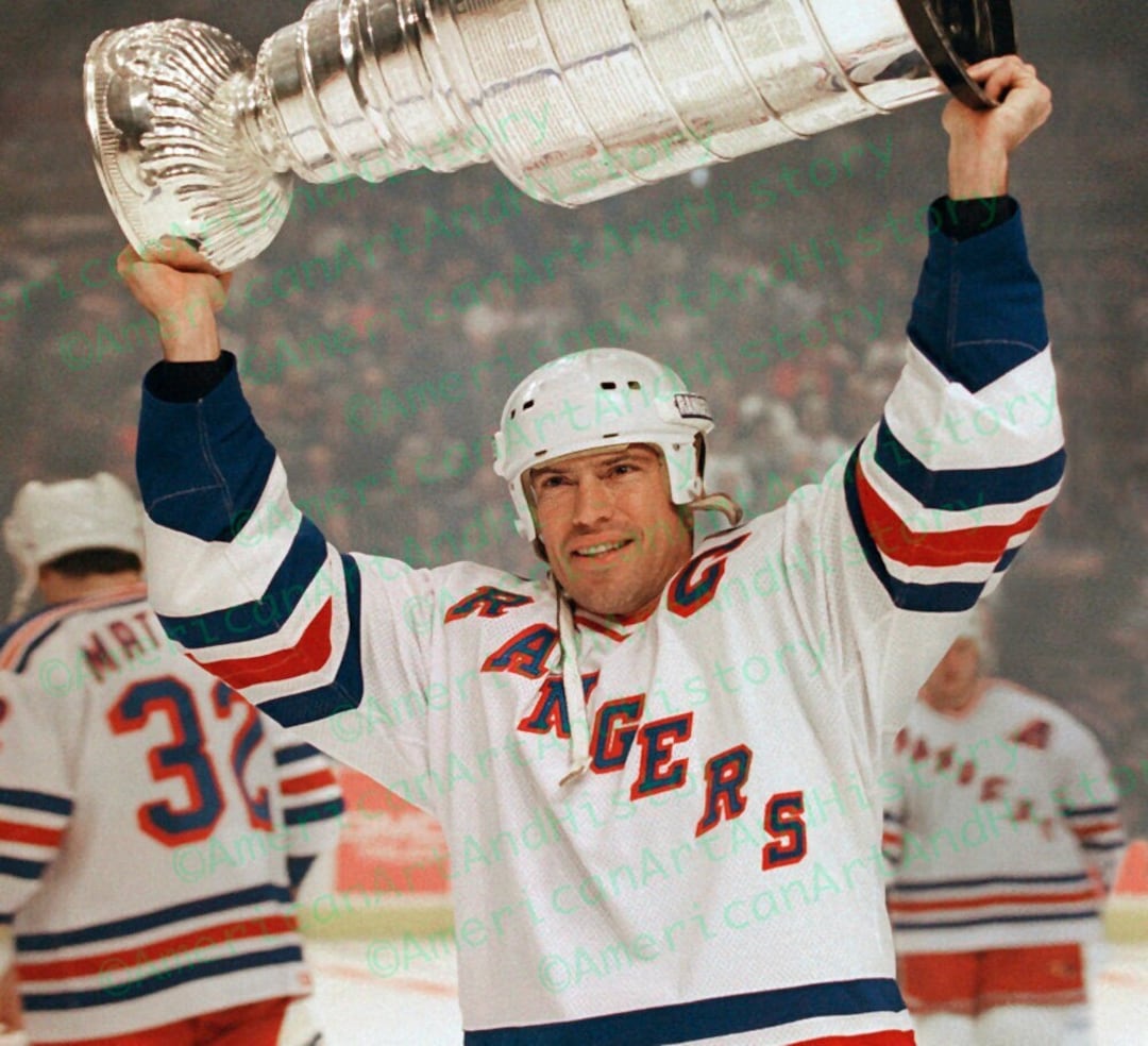 Mark Messier Holds the Stanley Cup - Etsy