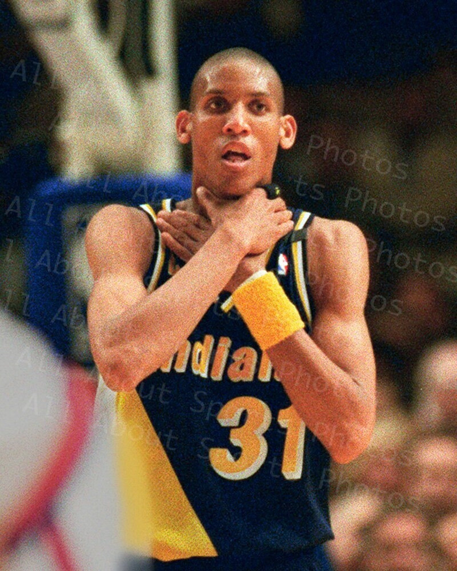 Reggie Miller Gives Choke Sign to NY Knicks Super Fan Spike Lee - Etsy