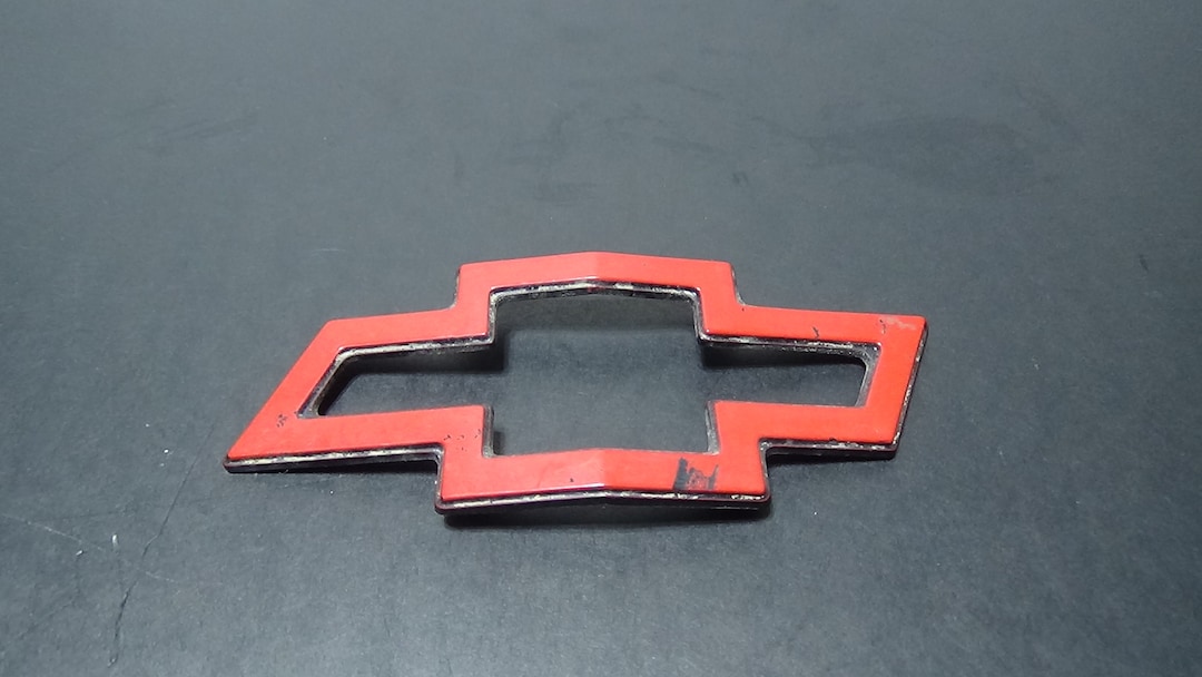 1993-1997 Chevrolet Camaro Front Bumper Fascia Lower Bowtie Badge ...