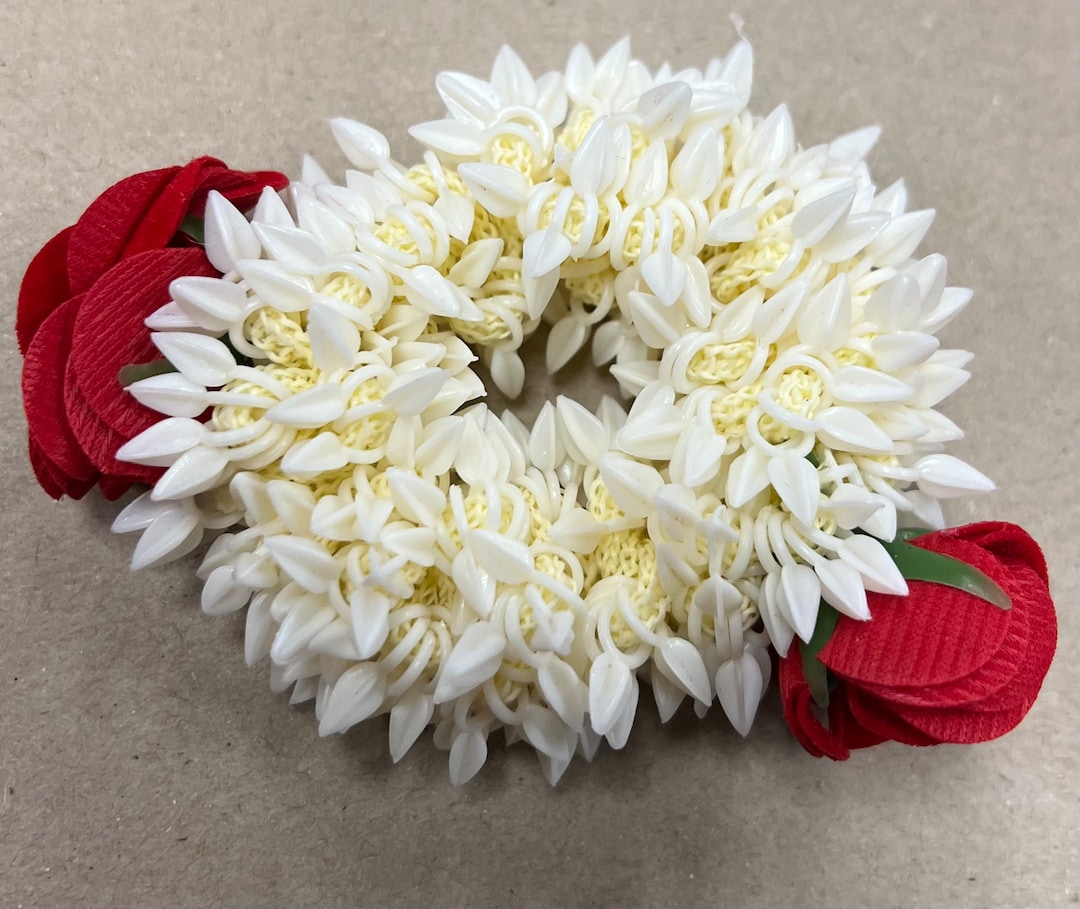 Buy Artificial Handmade Gajra Online in India - Etsy