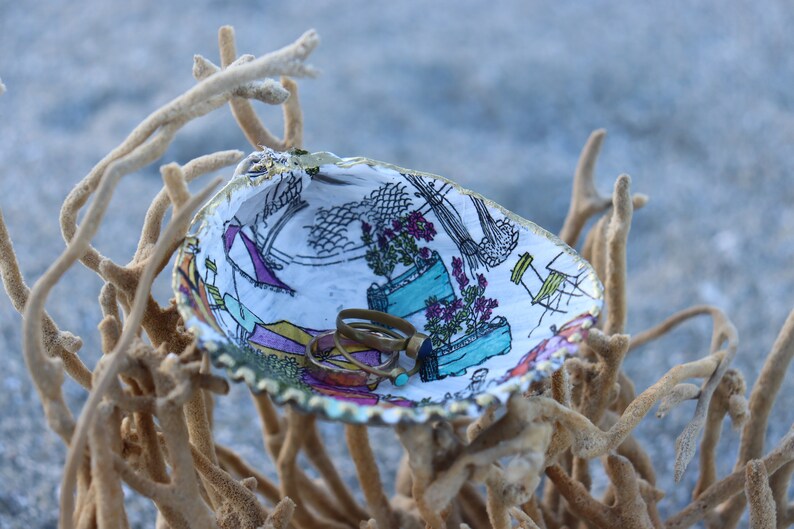 Parisian Cafe Shell Jewelry Holder Jewelry Display Ring Holder Ring ...