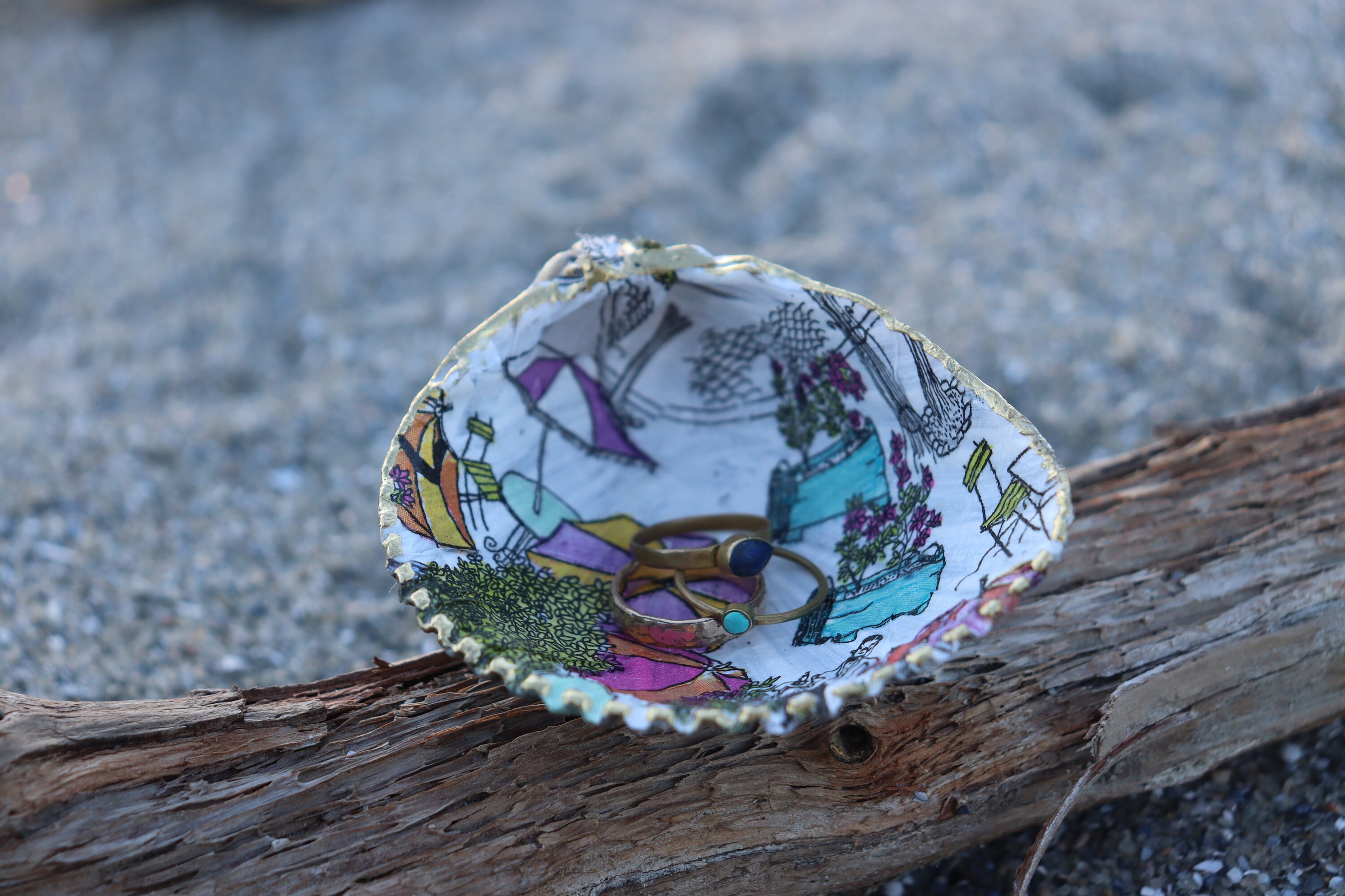 Parisian Cafe Shell Jewelry Holder Jewelry Display Ring Holder Ring ...