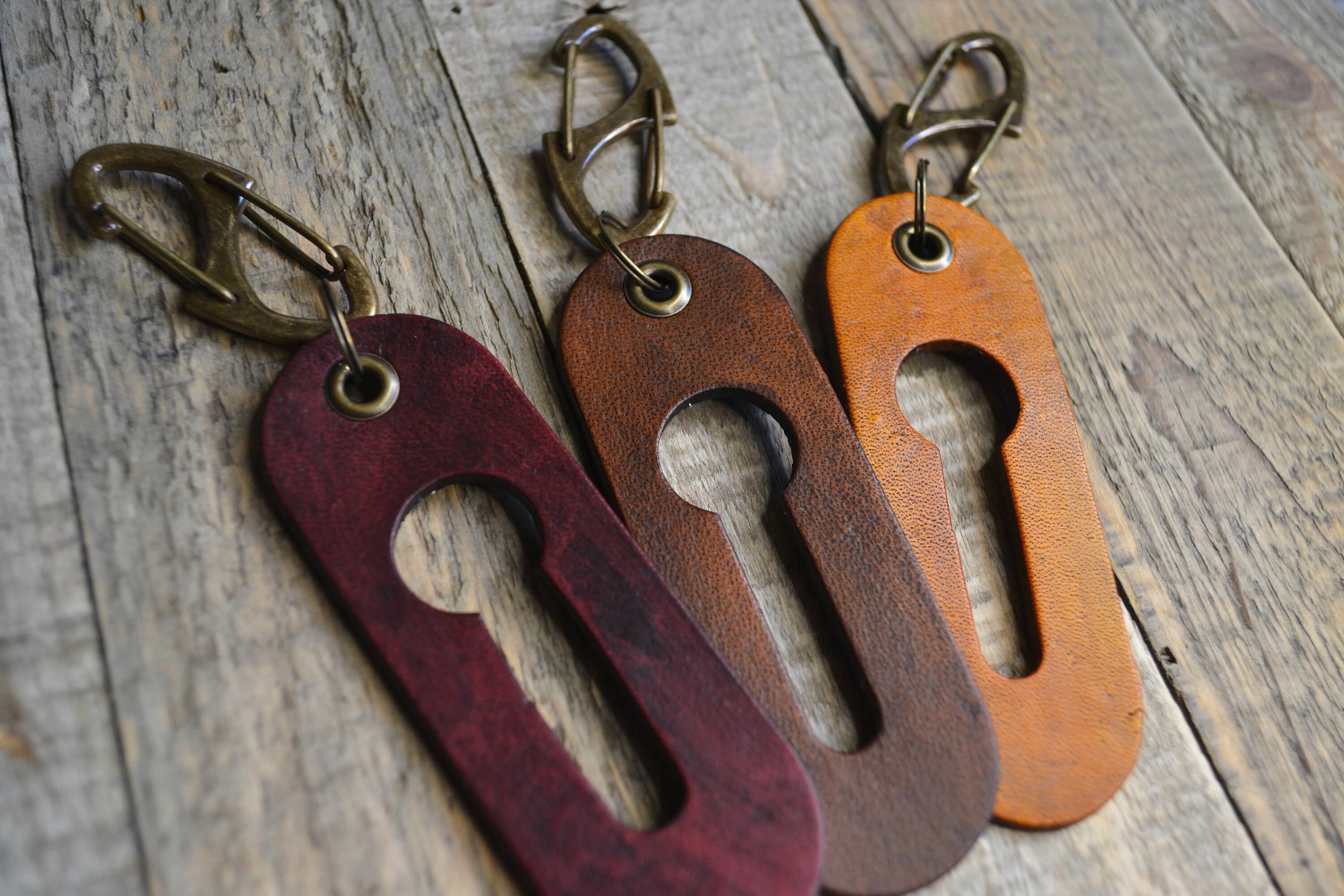 Hands-free Dog Waste Carrier, Clip Onto Any Leash, Leather Dog Poop Bag ...