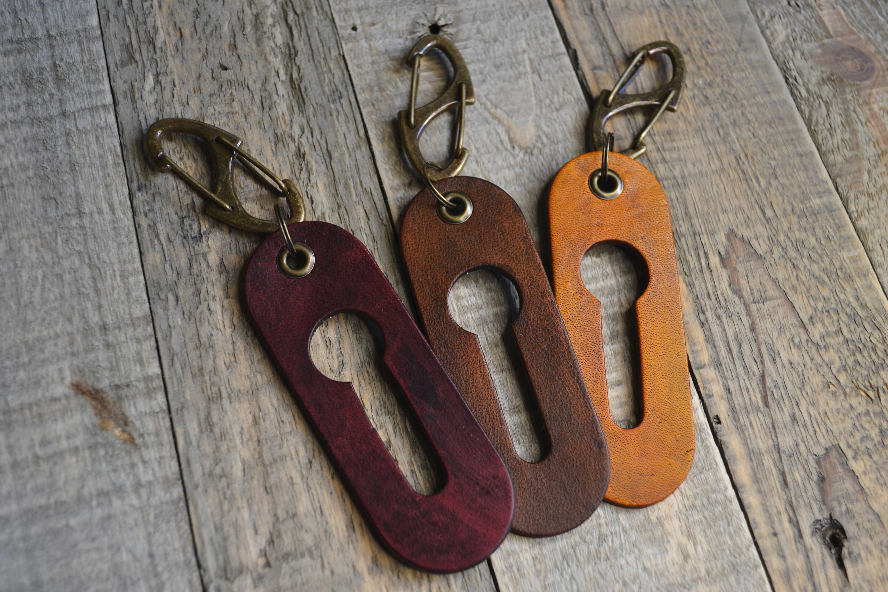 Hands-free Dog Waste Carrier, Clip Onto Any Leash, Leather Dog Poop Bag ...