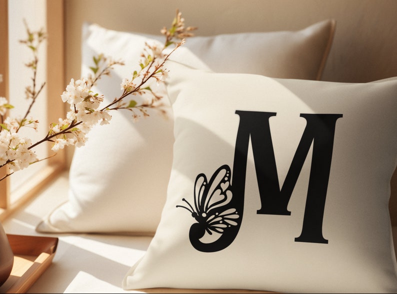 Letra M del monograma de mariposa SVG: Archivo de corte inicial ...