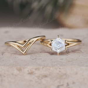 Unique Wedding Band Yellow Gold Stackable Ring Chevron Ring Handmade ...