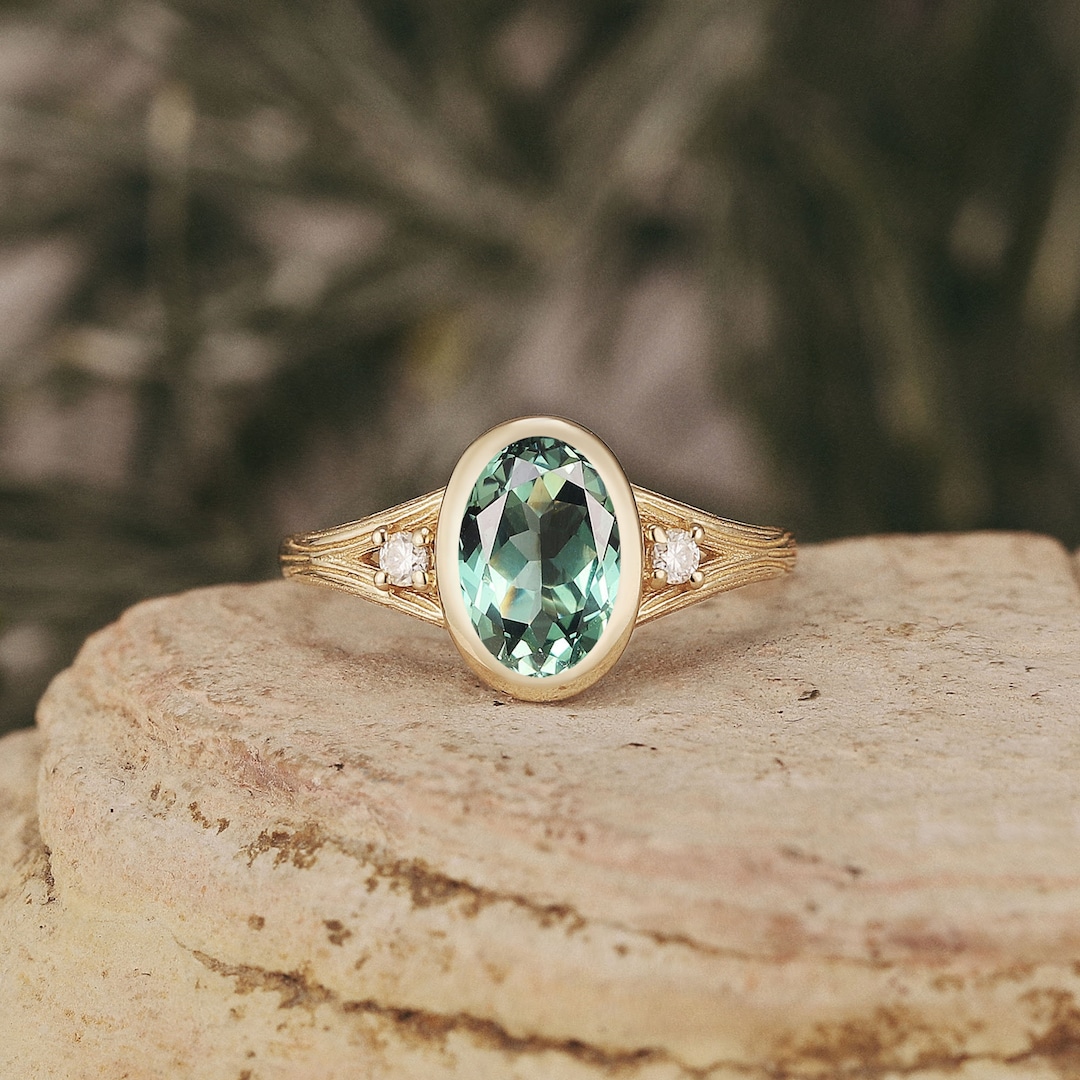 Anillo de compromiso único de zafiro verde ovalado, inspirado en la ...