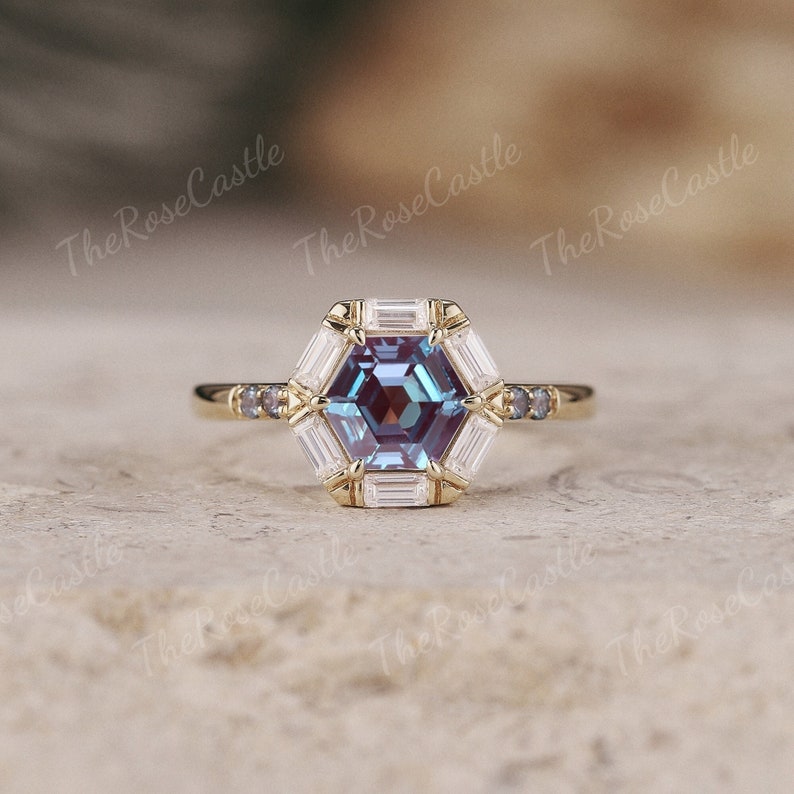 Anillo de compromiso único de alejandrita hexagonal, anillo vintage de ...