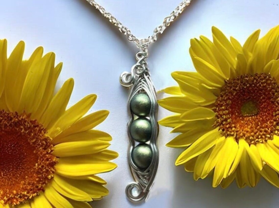 Family Pea Pod Necklace-6mm Green Gold Swarovski Crystal pearlssterling ...