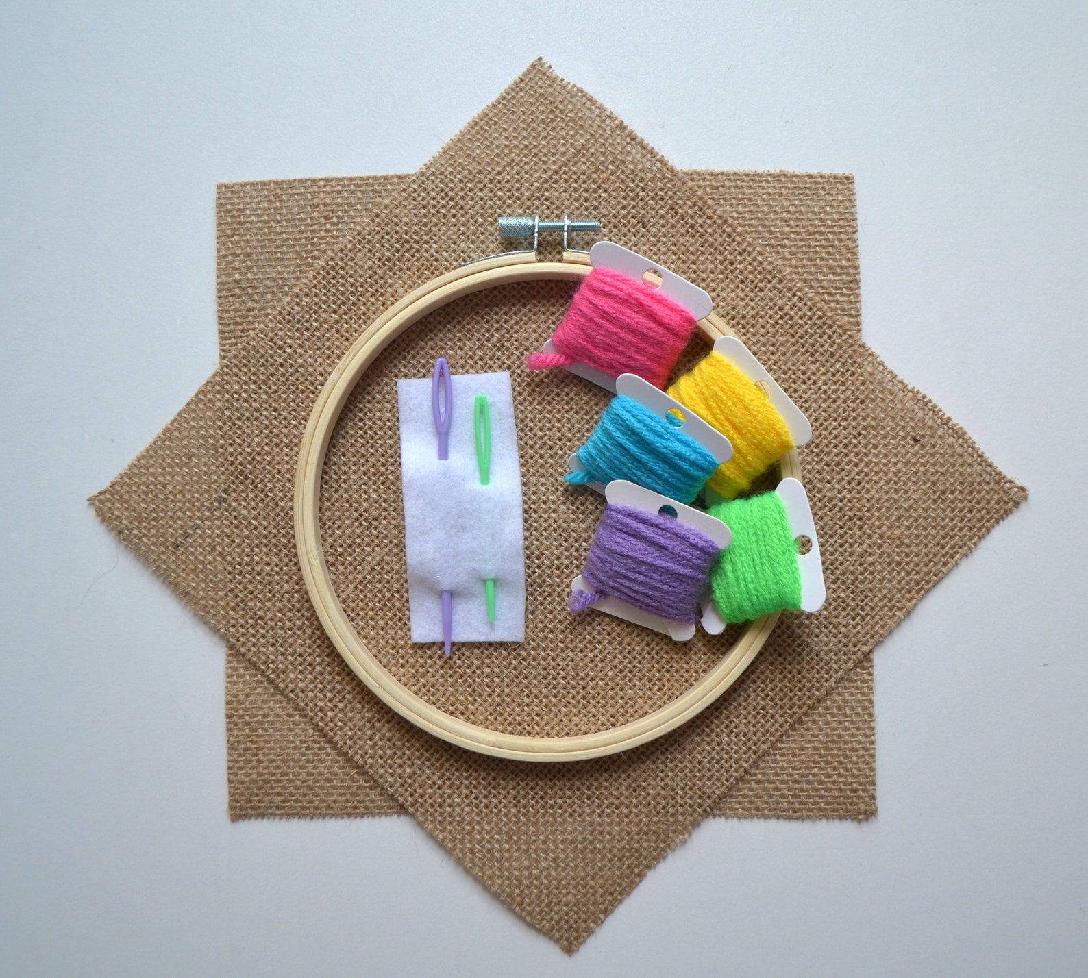 Kids Embroidery Kit, Yarn Sewing Activity With Hoop, Easy DIY Craft for ...