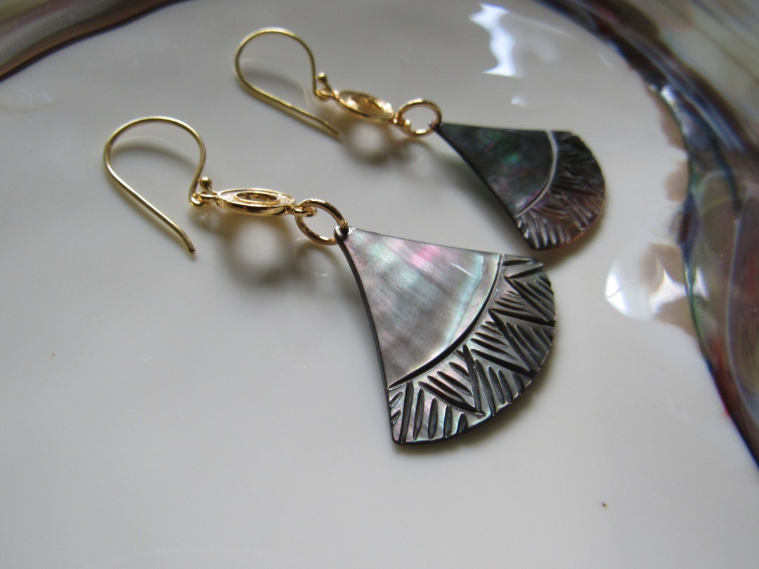 Black Lip Shell and Gold Vermeil - Etsy