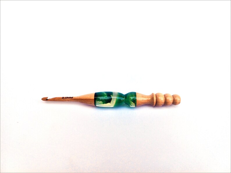Green Epoxy Resin Crochet Hook and Beechwood Mix Crochet Hook Ergonomic ...