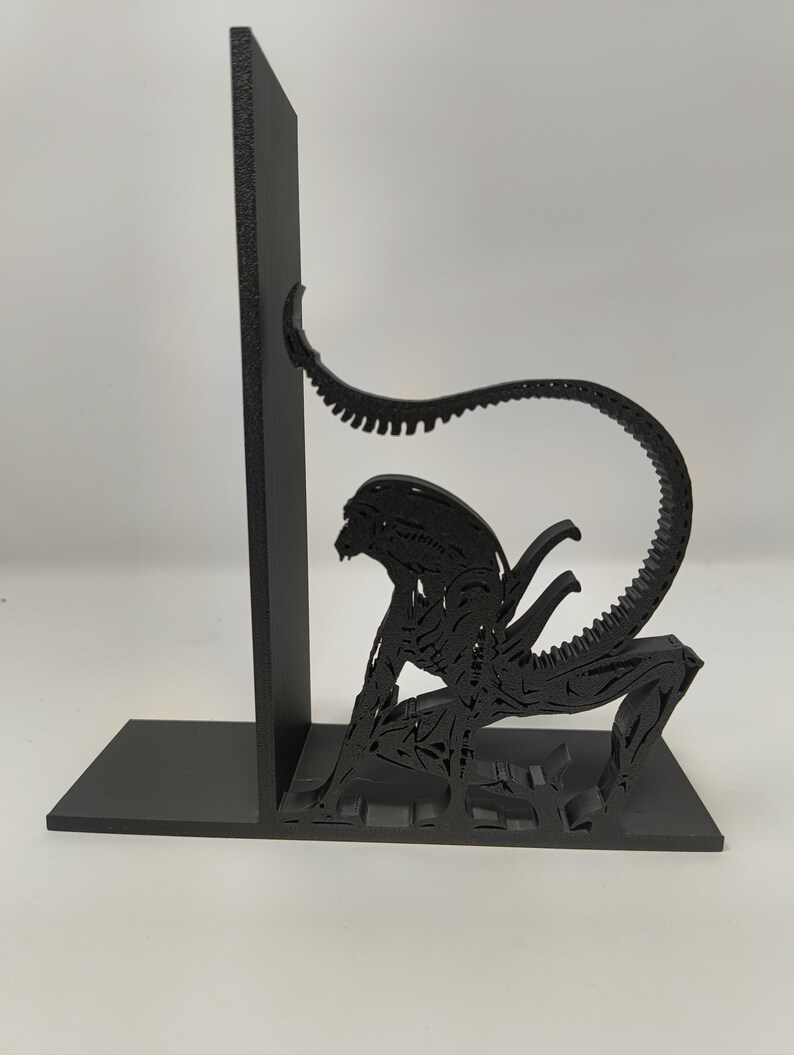 Alien / Xenomorph Inspired Bookends - 20cm High - Etsy