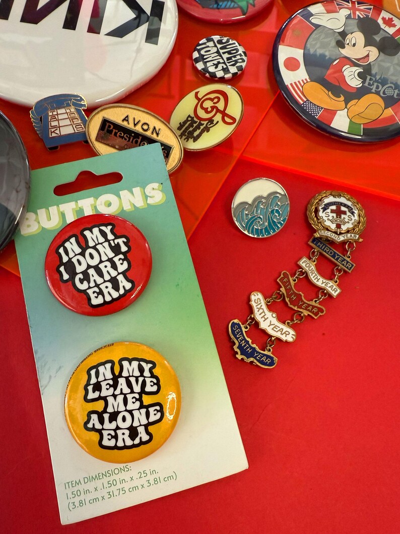 Upcycled Pin and Button Bundle – 25 Vintage, Modern, and Mirror Pins - Etsy