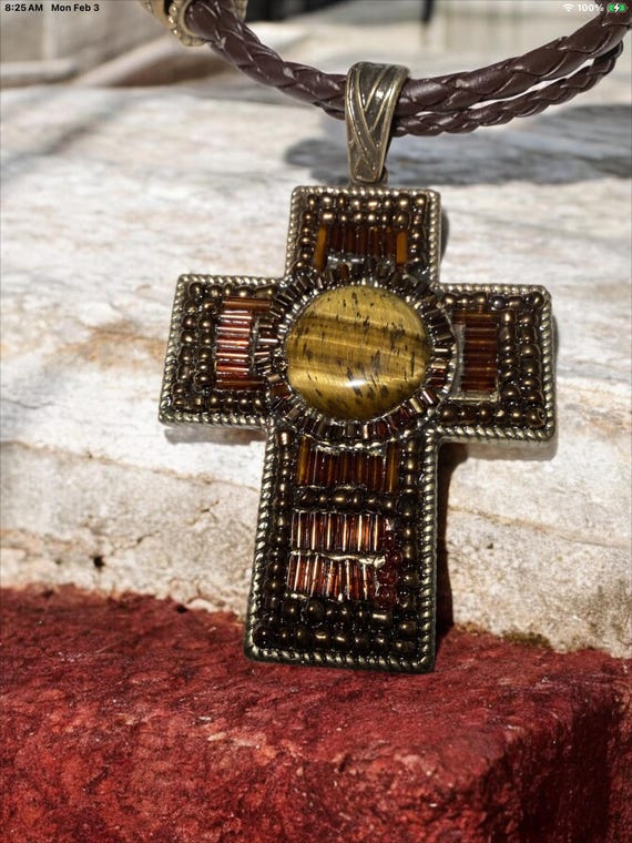 Large vintage tigers eye cross with copper color bead… - Gem