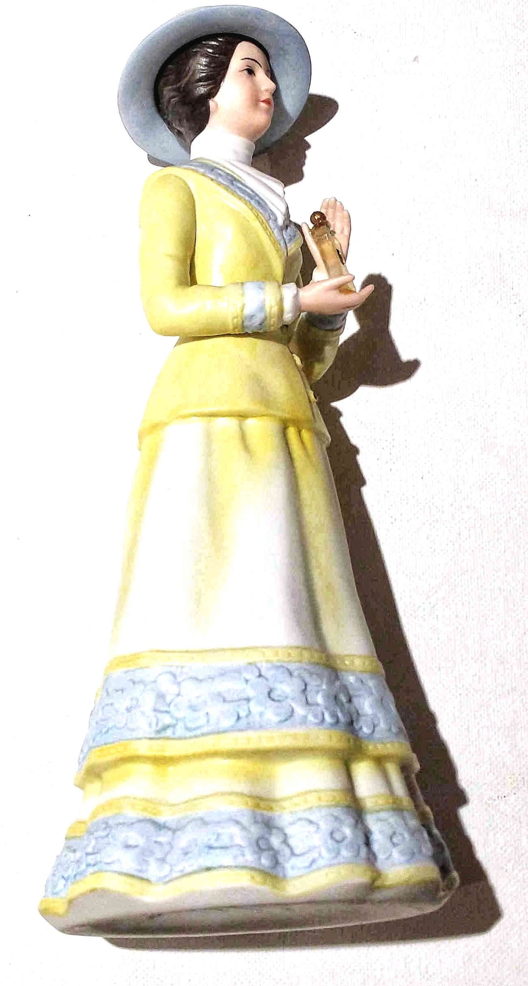1980 Mrs. Albee Award, Avon Porcelain Figurine - Etsy
