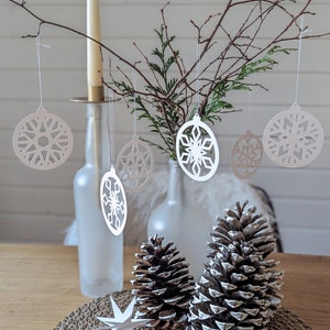 Weihnachtskugeln Anhänger Schneeflocken Plotterdatei svg Weihnachten Plotter Deko Schneidedatei ...