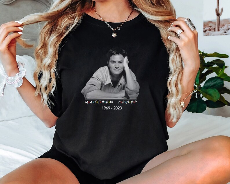 Matthew Perrys Memory, Tribute Matthew Perry Shirt, Rip Matthew Friends ...