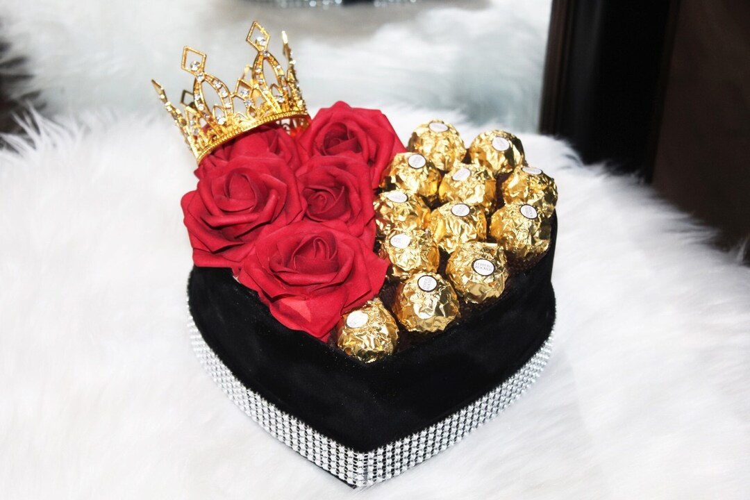 Heart Shaped Red Rose Flower Arrangement Valentine's Day Flowers ...