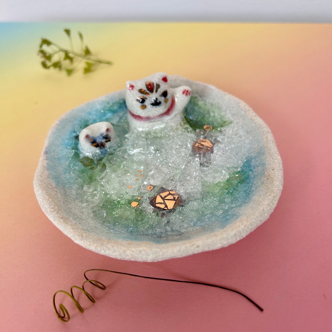 MANEKI NEKO ONSEN // Hot Spring / Miniature Porcelain Ceramic Figurine ...