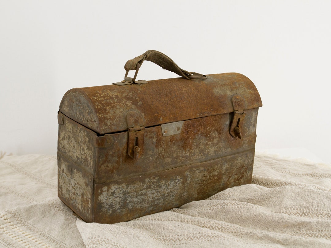 Vintage Metal Toolbox Old Rusty Toolbox - Etsy
