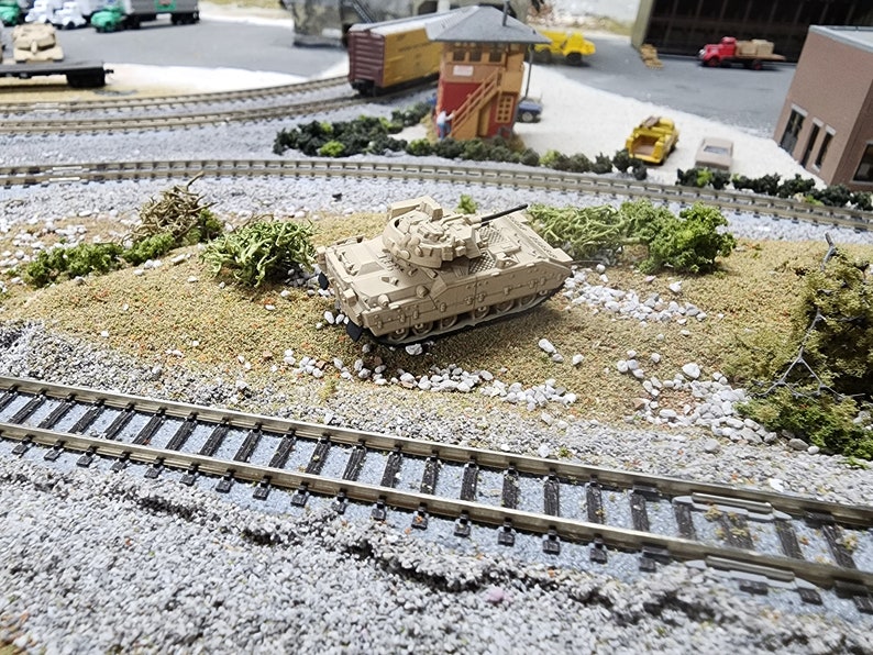 N Scale 1:160 Combat Platoon (4) M2 Bradley and (4) M1 Abrams - US Army ...
