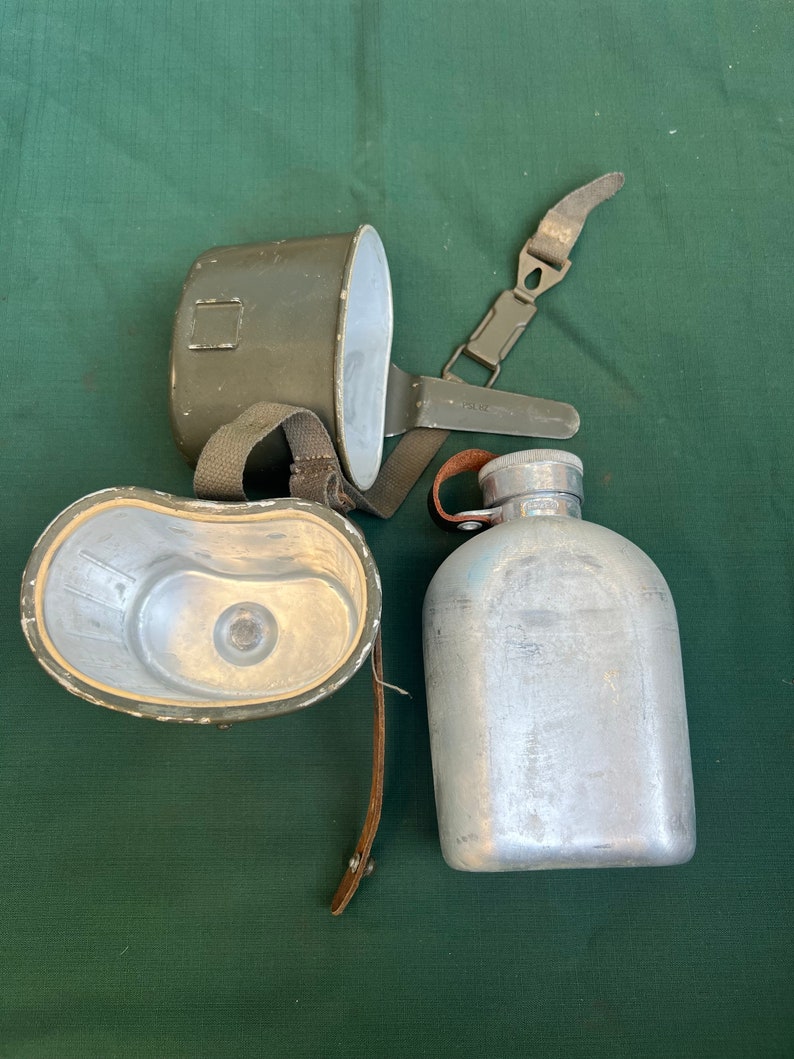 German Soldiers Food Bundeswehr“ Army Lunch Box Canteen Soldier 1968 - Etsy