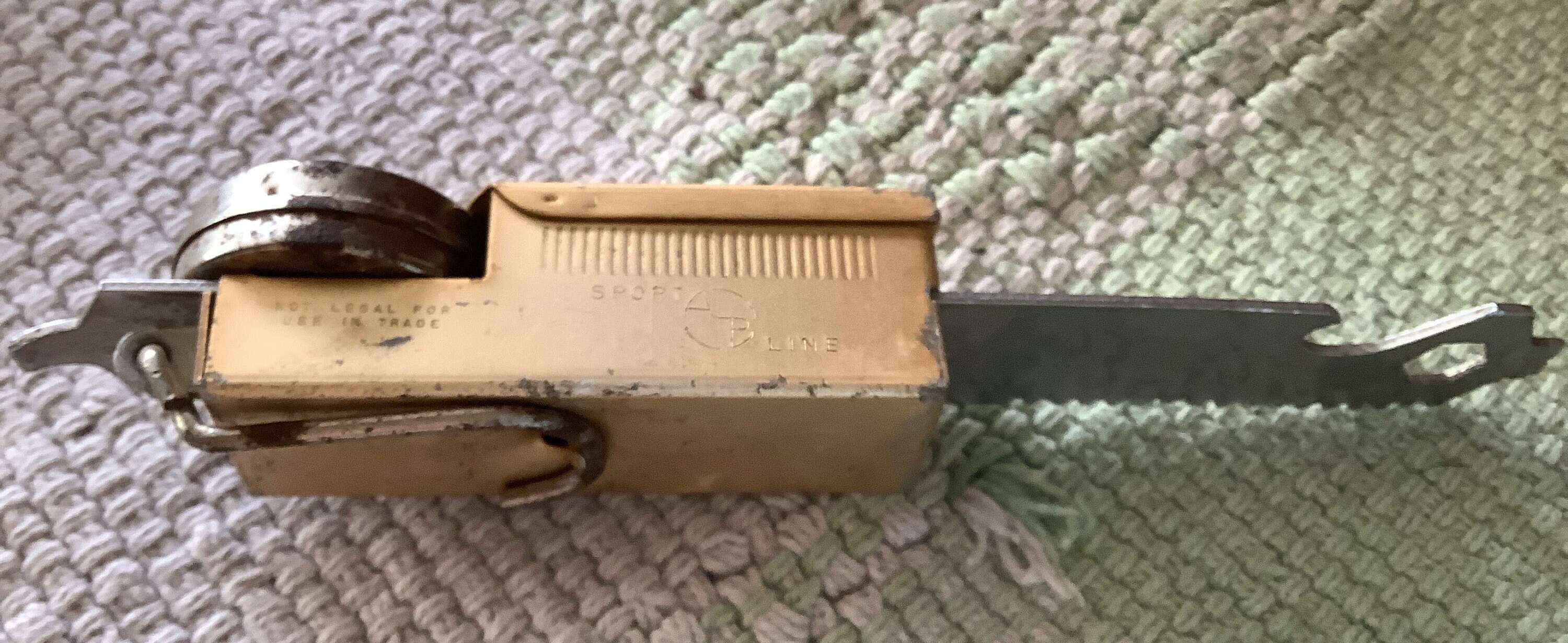 Multi-tool Sport Pal Fishing Scaler, Tape Measure, First Aid Kit Holder ...