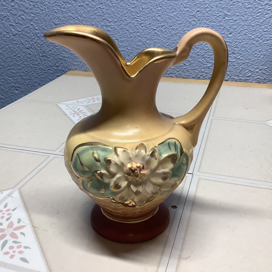 Hull Art Ewer Pitcher “ Made in USA “ and That is NICE to Say ...