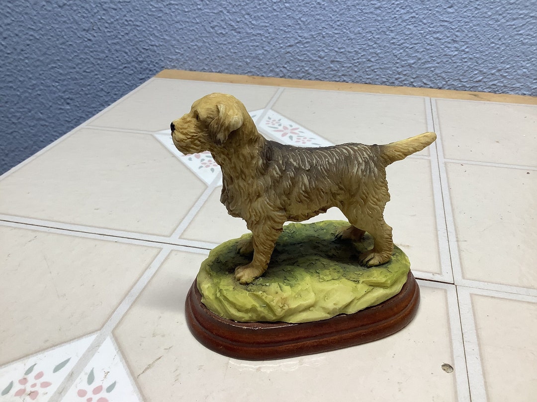 Miniature Statue of an English Pointer Lab Sheep Dog or Schnauzer Glass ...