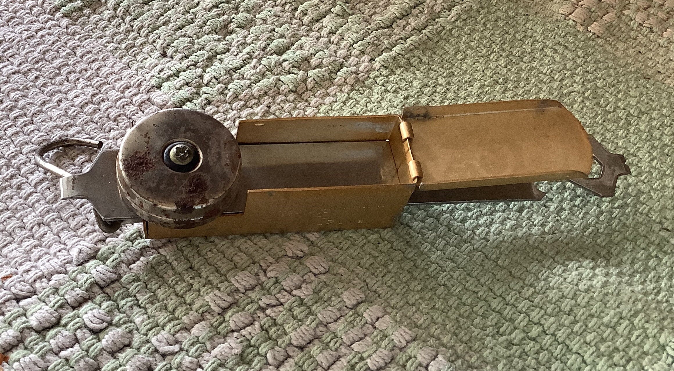 Multi-tool Sport Pal Fishing Scaler, Tape Measure, First Aid Kit Holder ...