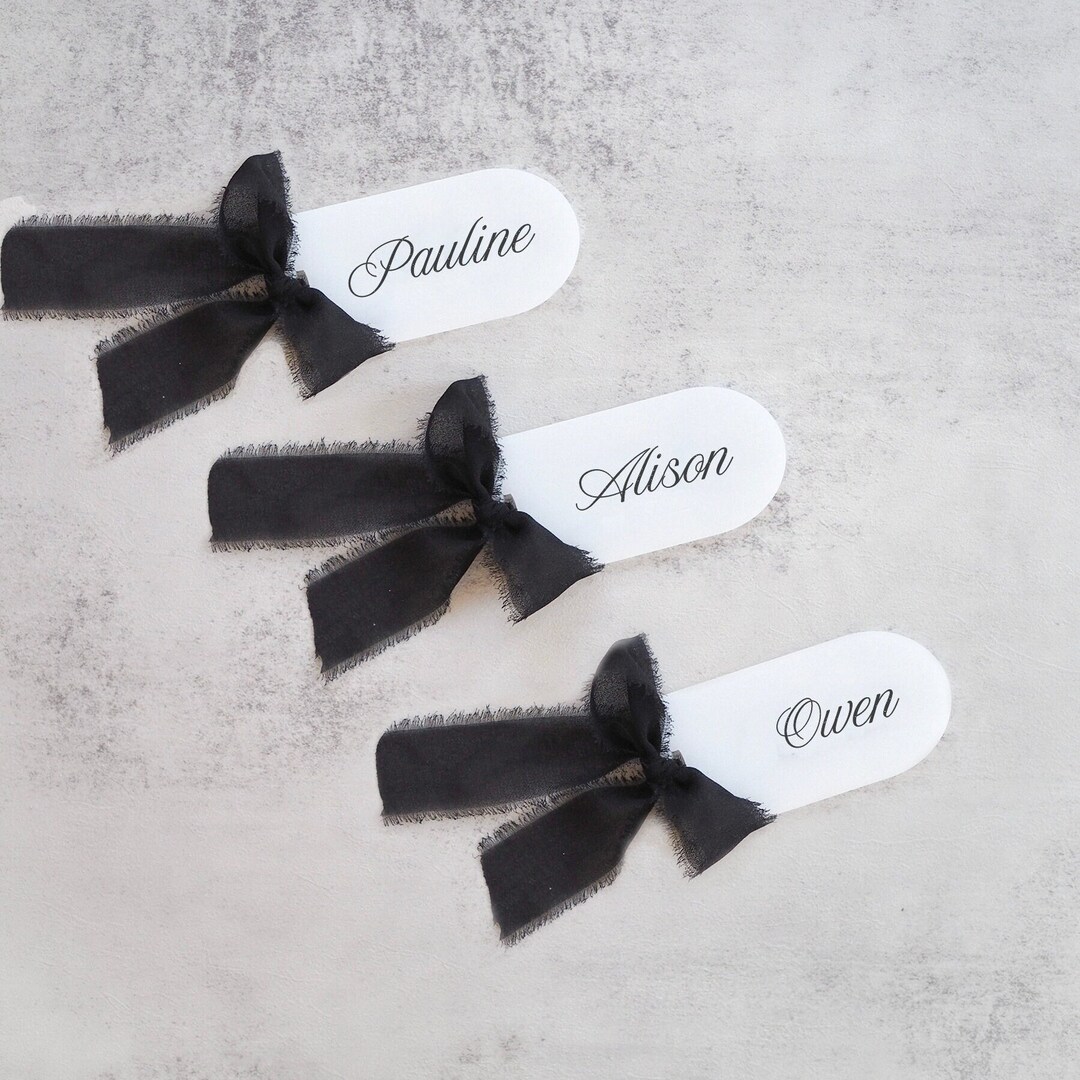 Arch Acrylic Place Cards With Bow and Black Engraved Names Wedding ...
