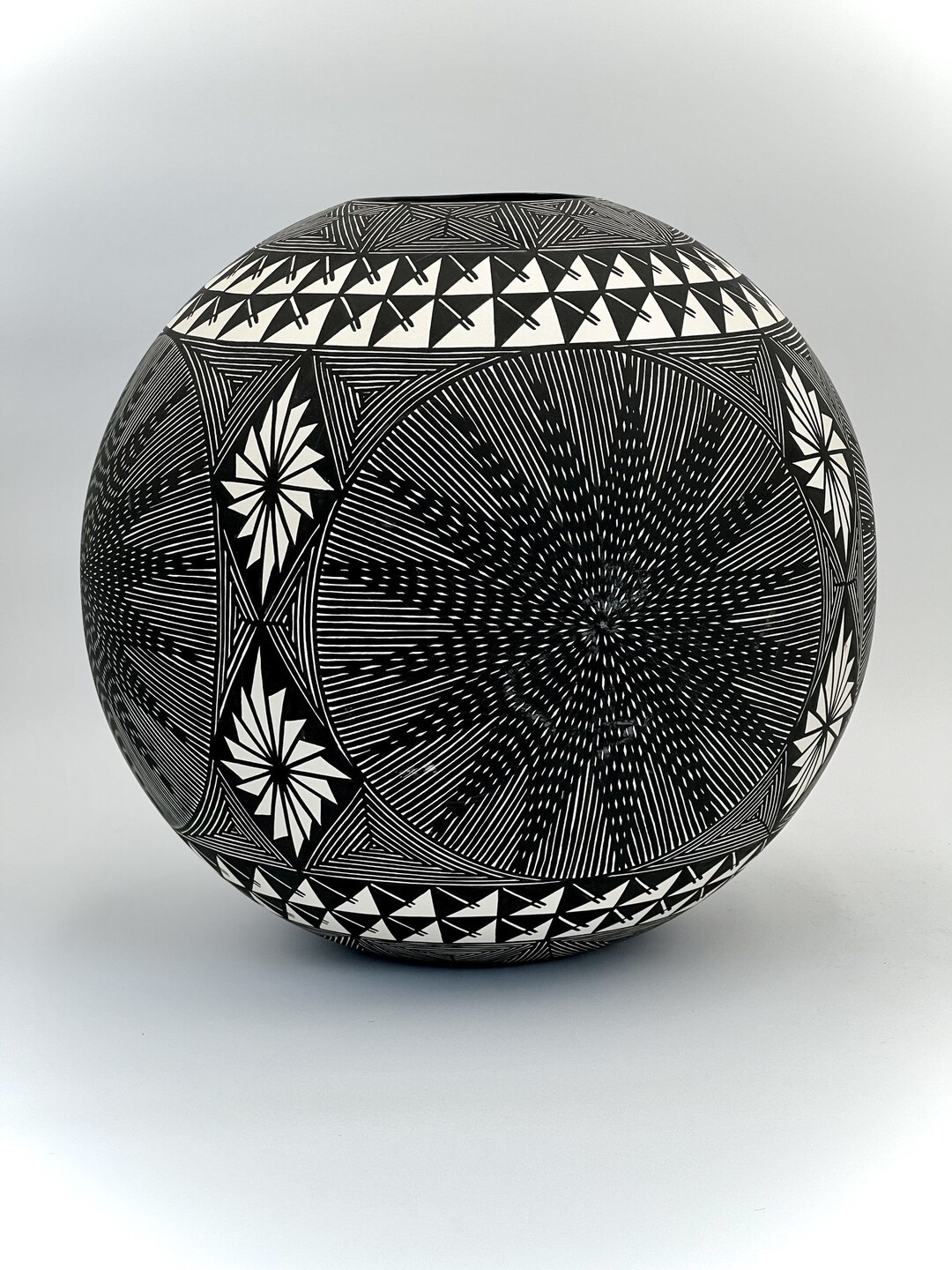 Beautiful Acoma Starburst Vase. Huge Work Geometric Design. Fine Lines ...