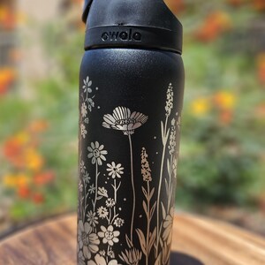 Flower Wrapped Personalized 32oz Owala Tumbler, Engraved Insulated ...