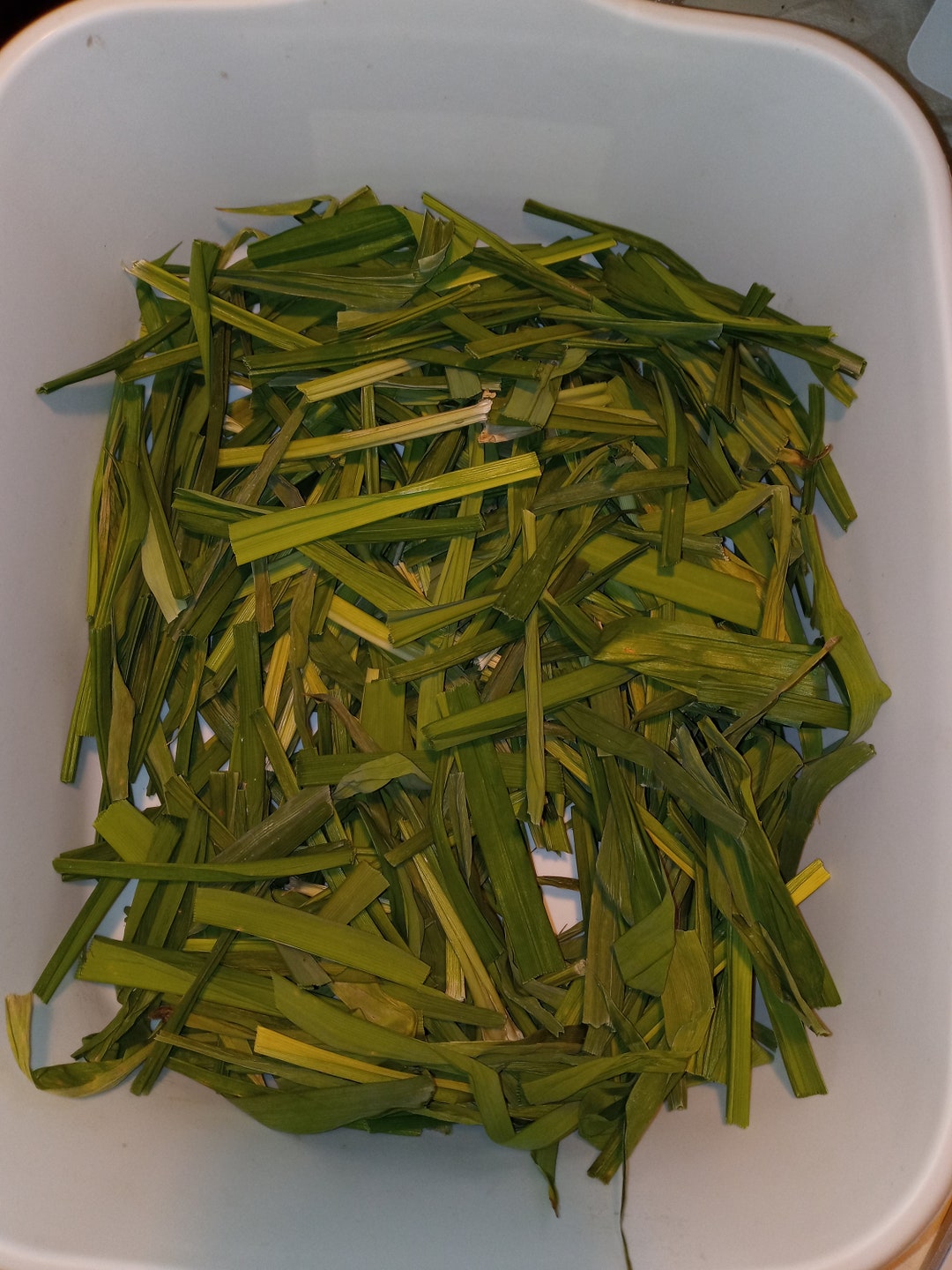 100 % Natural Organic Sun Dried Pandan Leaves Pandanus Daun Pandan ...