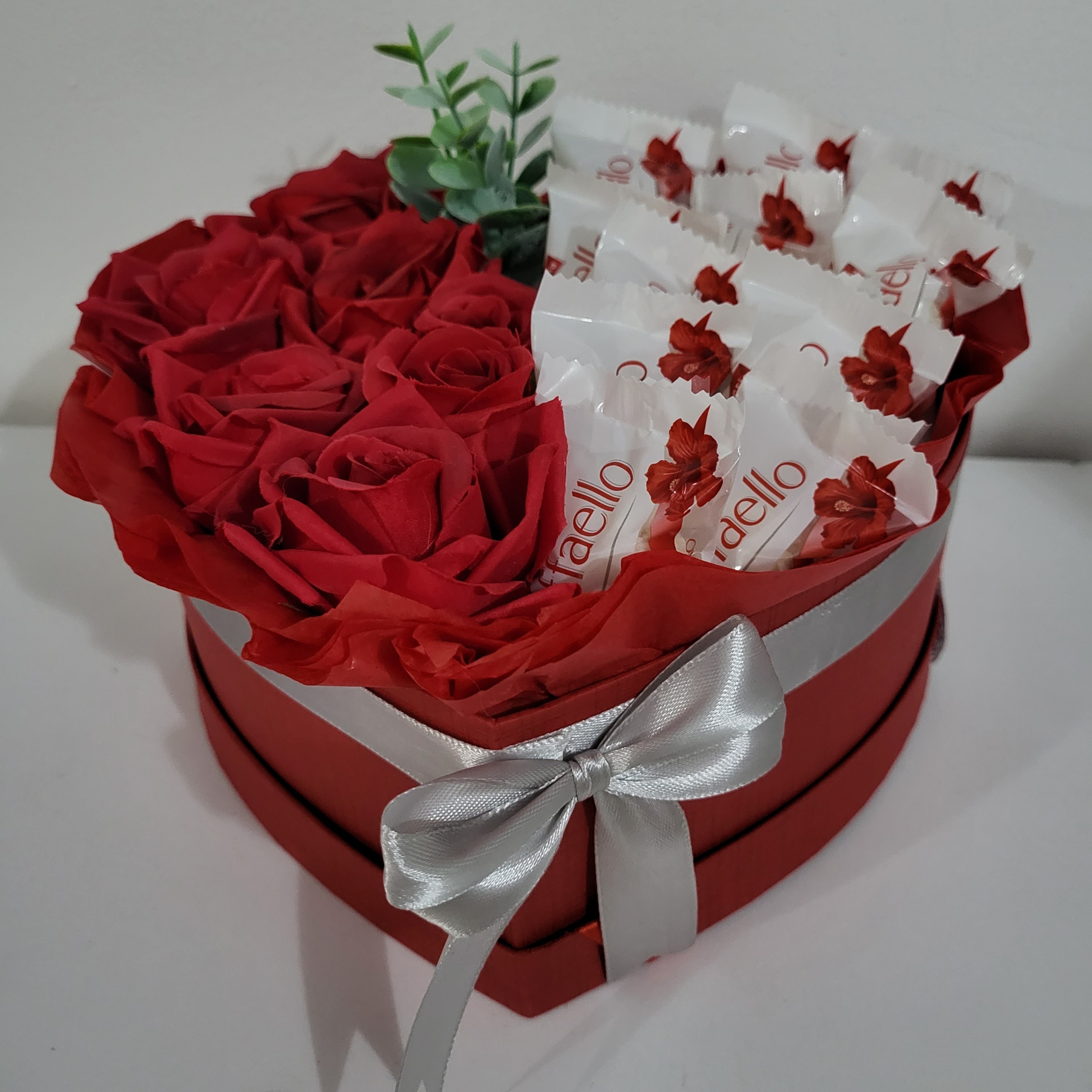 Birthday Anniversary Valentine's Day Heart Gift Box With Artificial ...