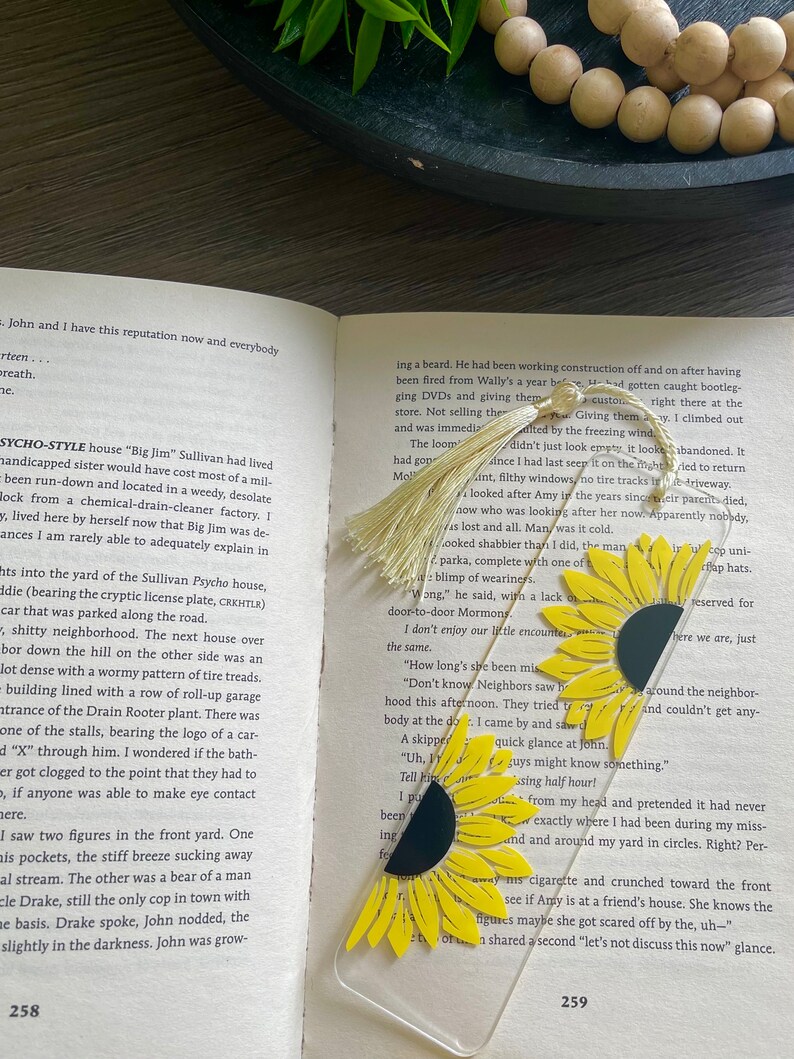 Summer Theme Bookmarked | Daisy |in My Book Lover Era |sunflower ...