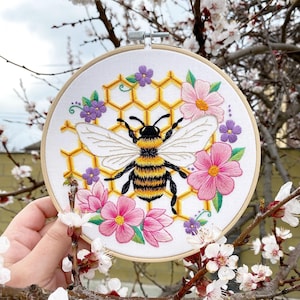 Queen Bee Hand Embroidery Pattern + Complete Video Course | Digital ...