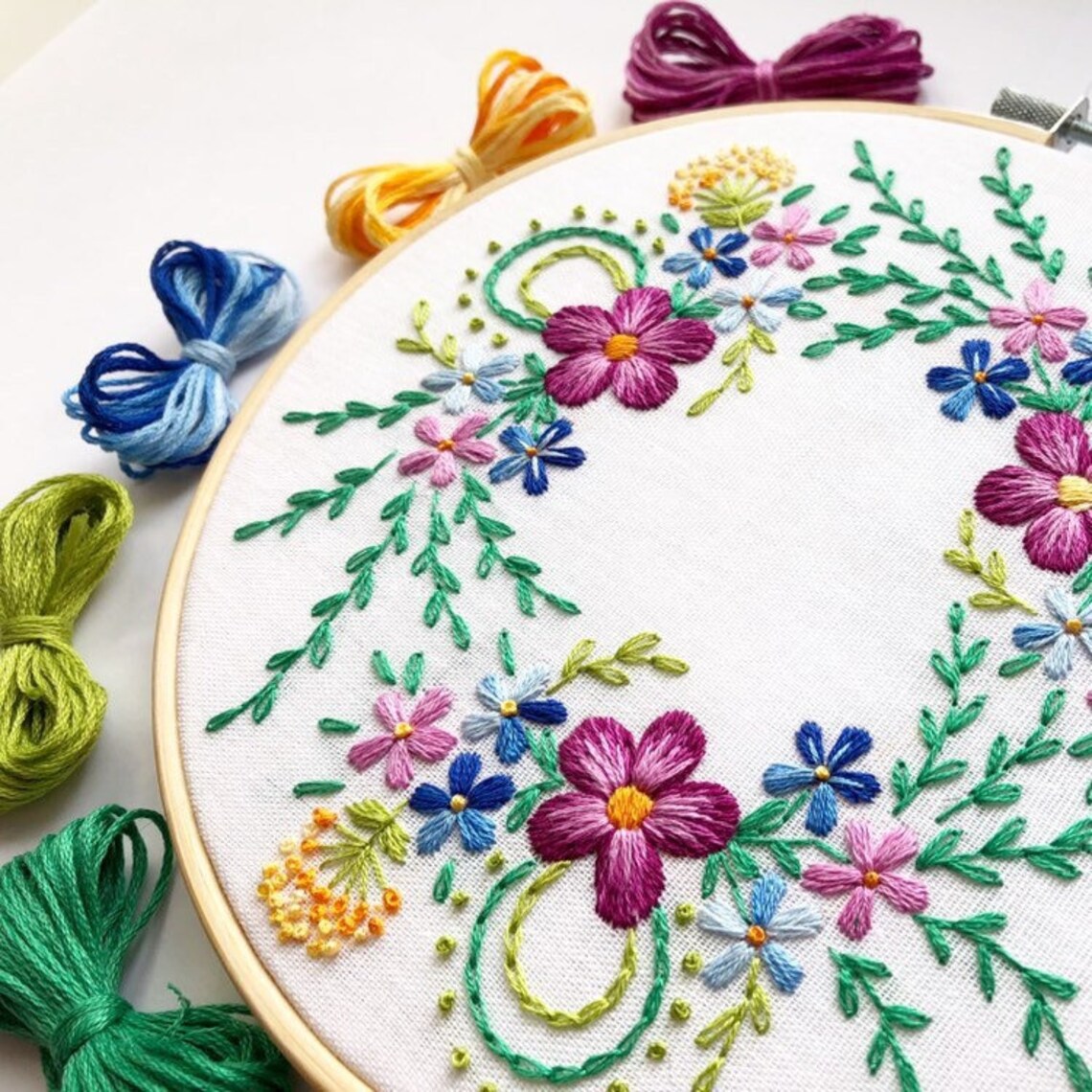 Bright Spring Flower Wreath Hand Embroidery Pattern for Beginners ...