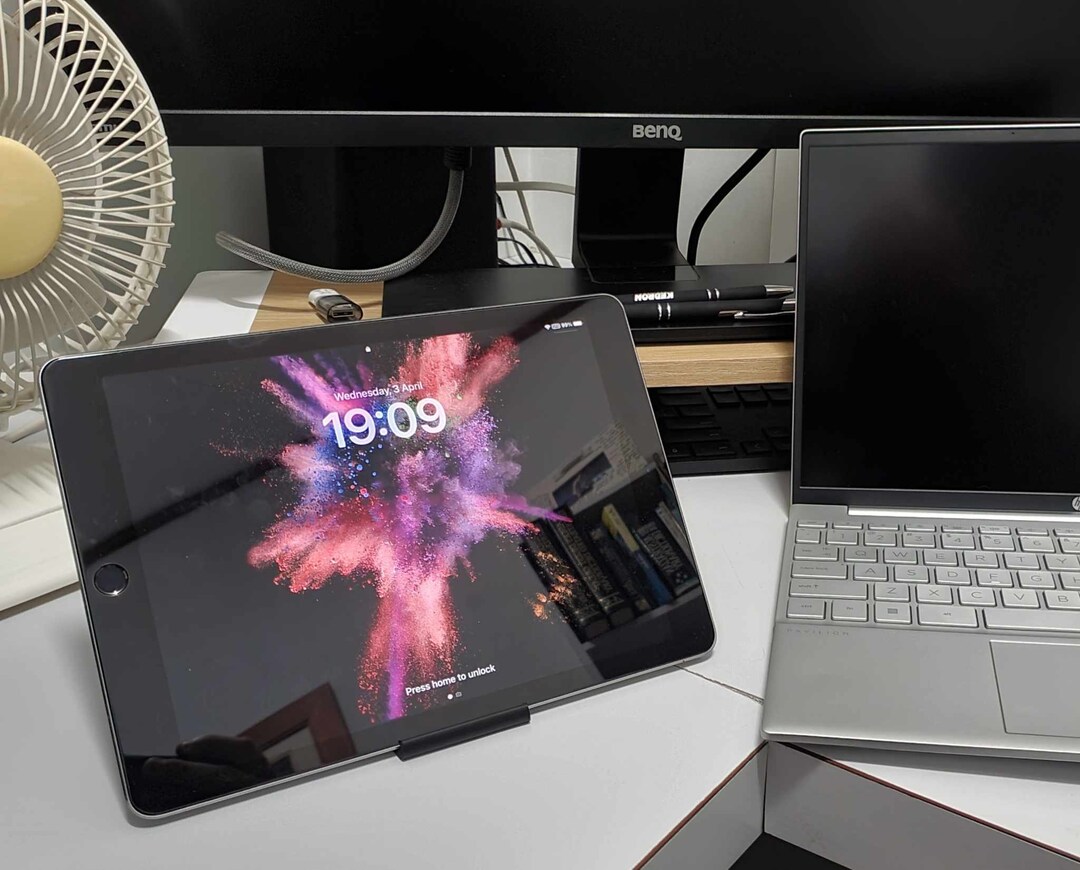 Minimalist Phone Stand Holder | iPhone | iPad | Pixel | Galaxy | Desk ...