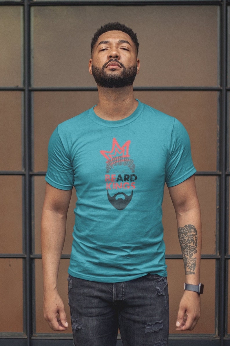 Beard Kings Black Bearded Man Gift Tee for Dads Fathers Boyfriend With ...